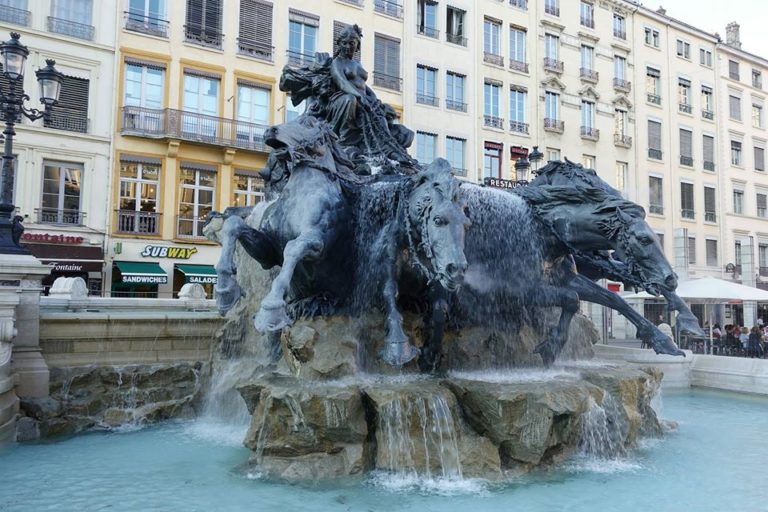 47 Of The Most Famous Monuments and Landmarks In France - France Travel ...